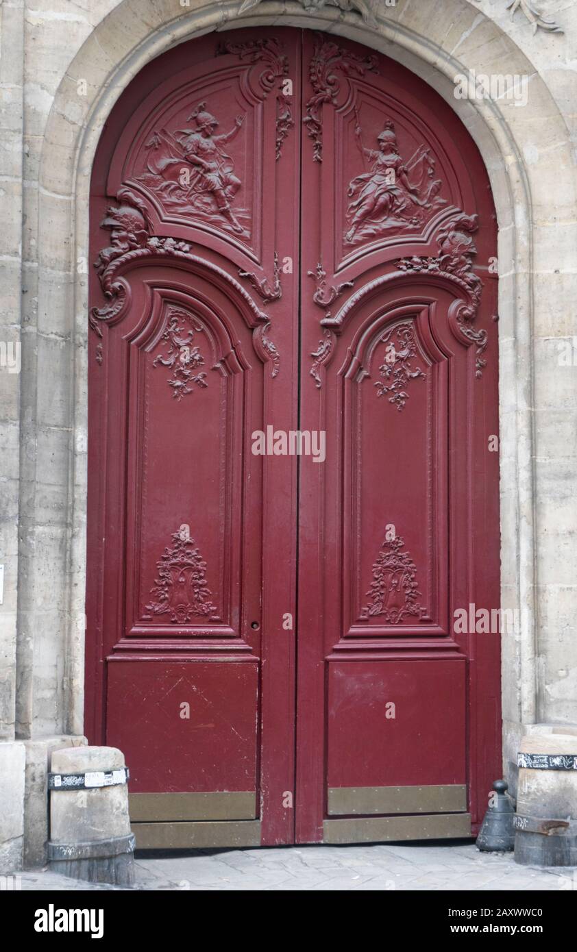 Porte rouge paris france Banque de photographies et d’images à haute ...