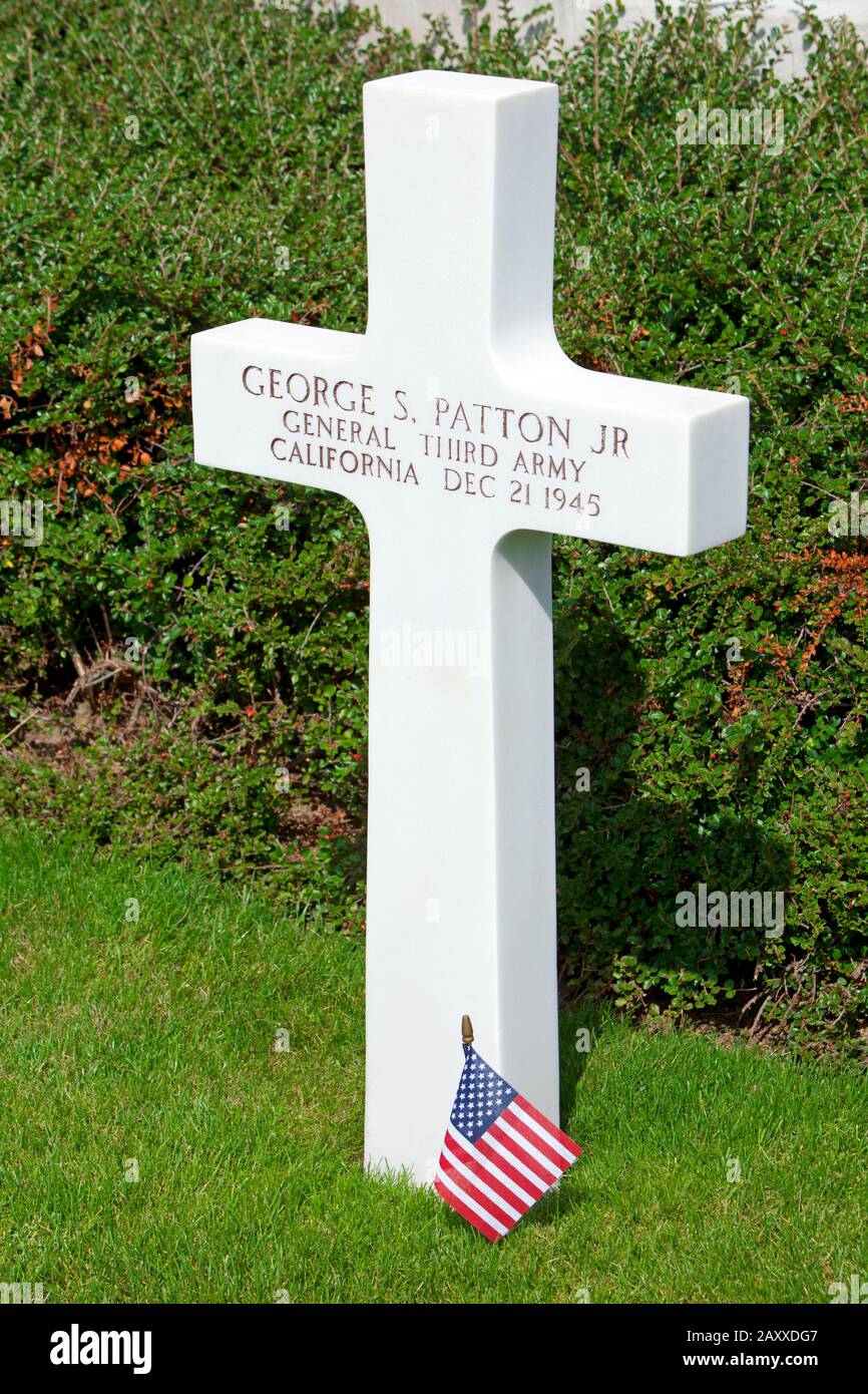 General george s patton grave Banque de photographies et d’images à haute résolution - Alamy