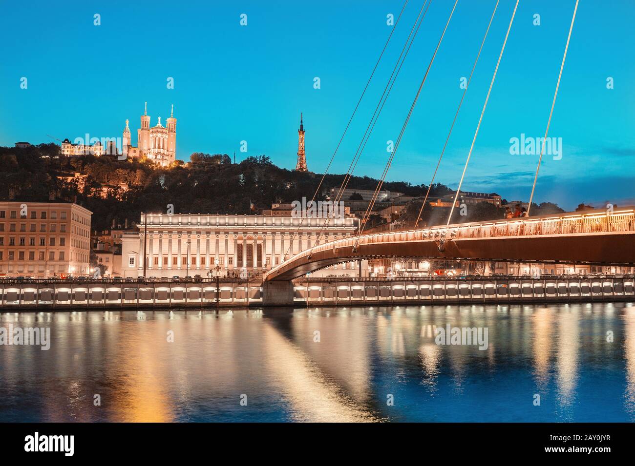 Lyon panoramique nuit Banque de photographies et d’images à haute ...