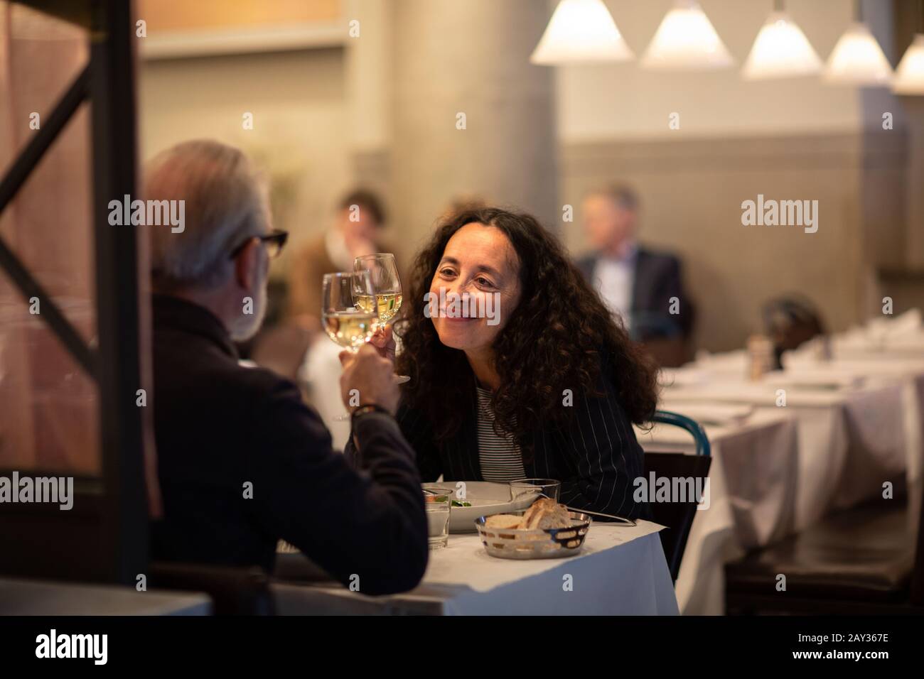 Couple au restaurant Banque de photographies et d’images à haute ...