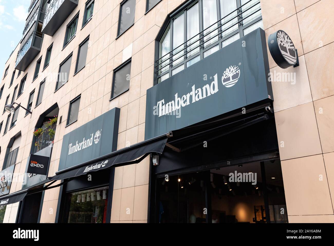 Devanture de magasin timberland Banque de photographies et d’images à ...