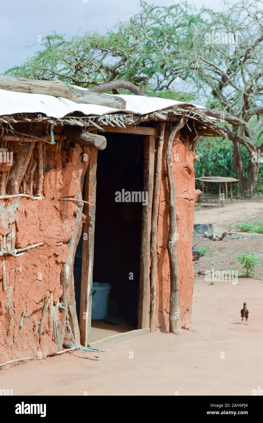 Maison africaine traditionnelle Banque de photographies et d’images à ...