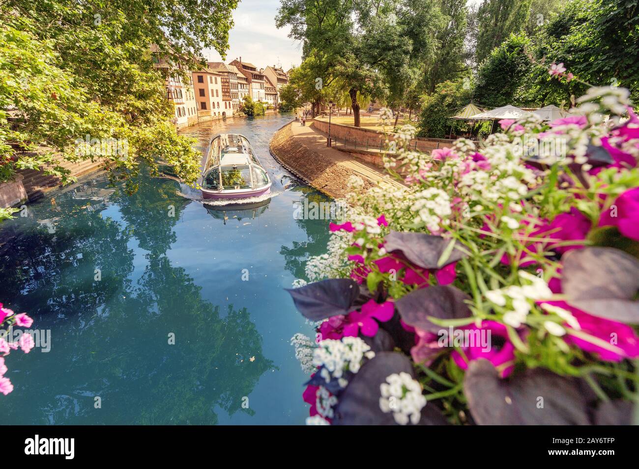 Majestueux Cityscape de Strasbourg et croisière en bateau sur la ...