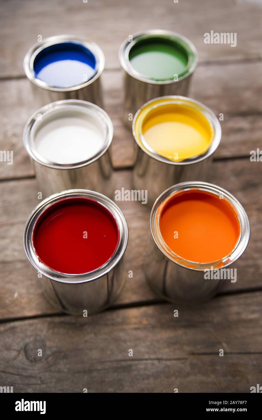 Pots de peinture de couleur Banque de photographies et d’images à haute ...