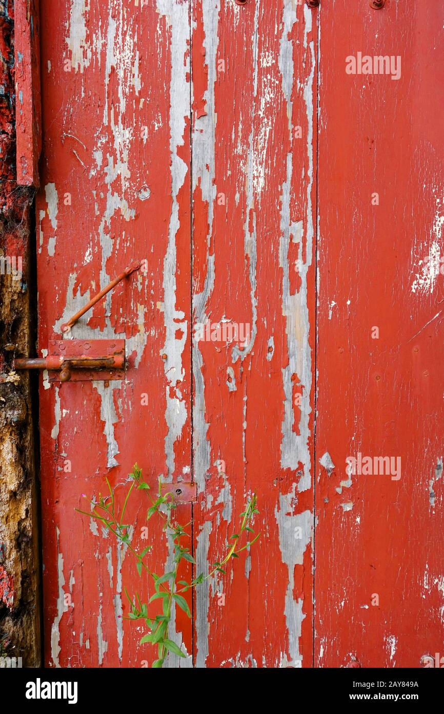 Porte en bois peint en rouge Banque de photographies et d’images à ...