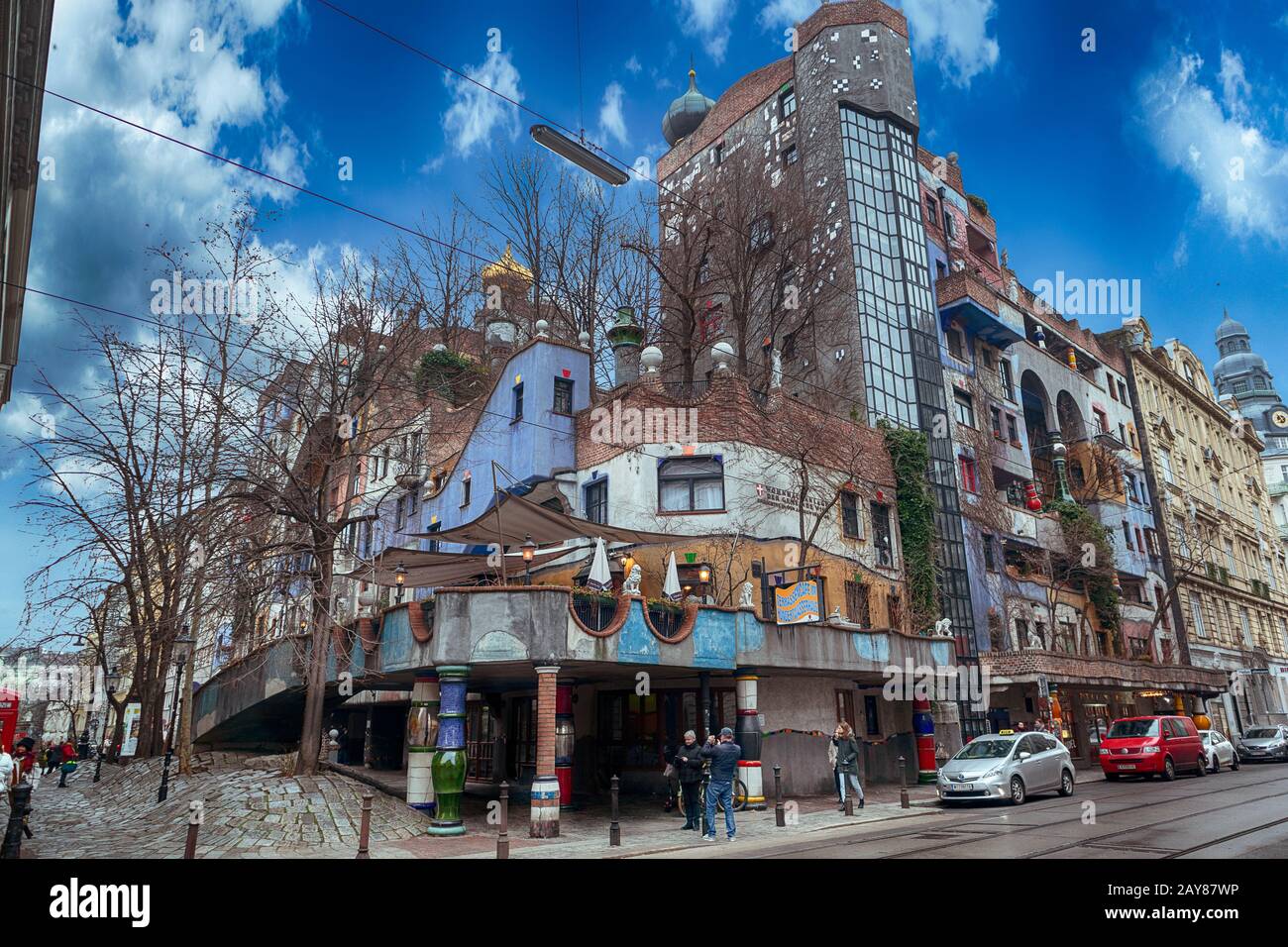 Hundertwasser House (Hundertwasserhaus) est un immeuble construit d ...