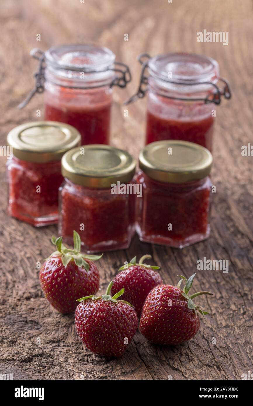 La cuisson des fruits pour la confiture Banque de photographies et d ...