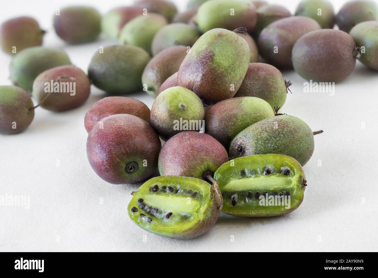 Petits fruits kiwi Banque de photographies et d’images à haute ...