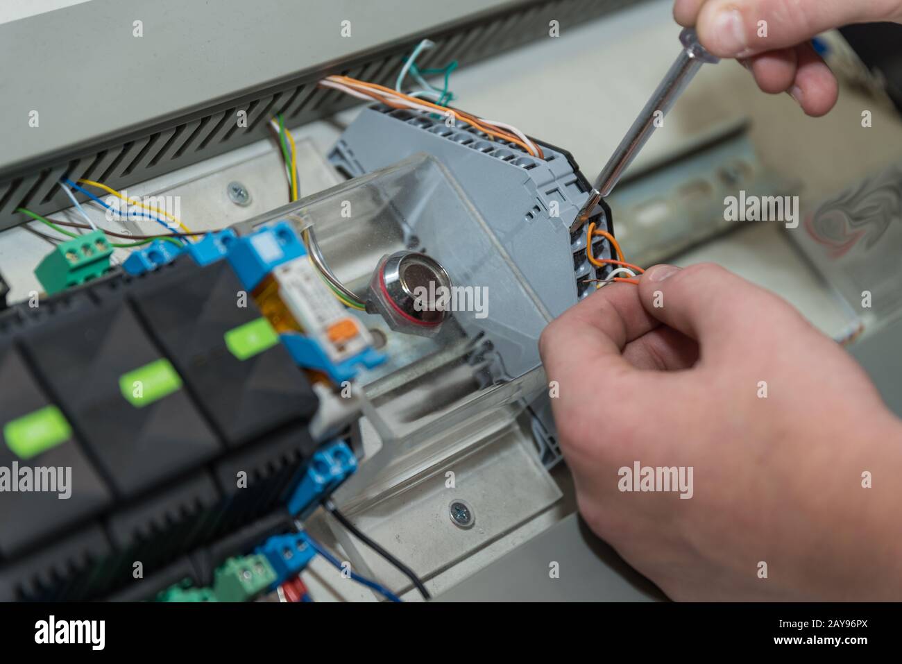 Relay contacts Banque de photographies et d’images à haute résolution - Alamy