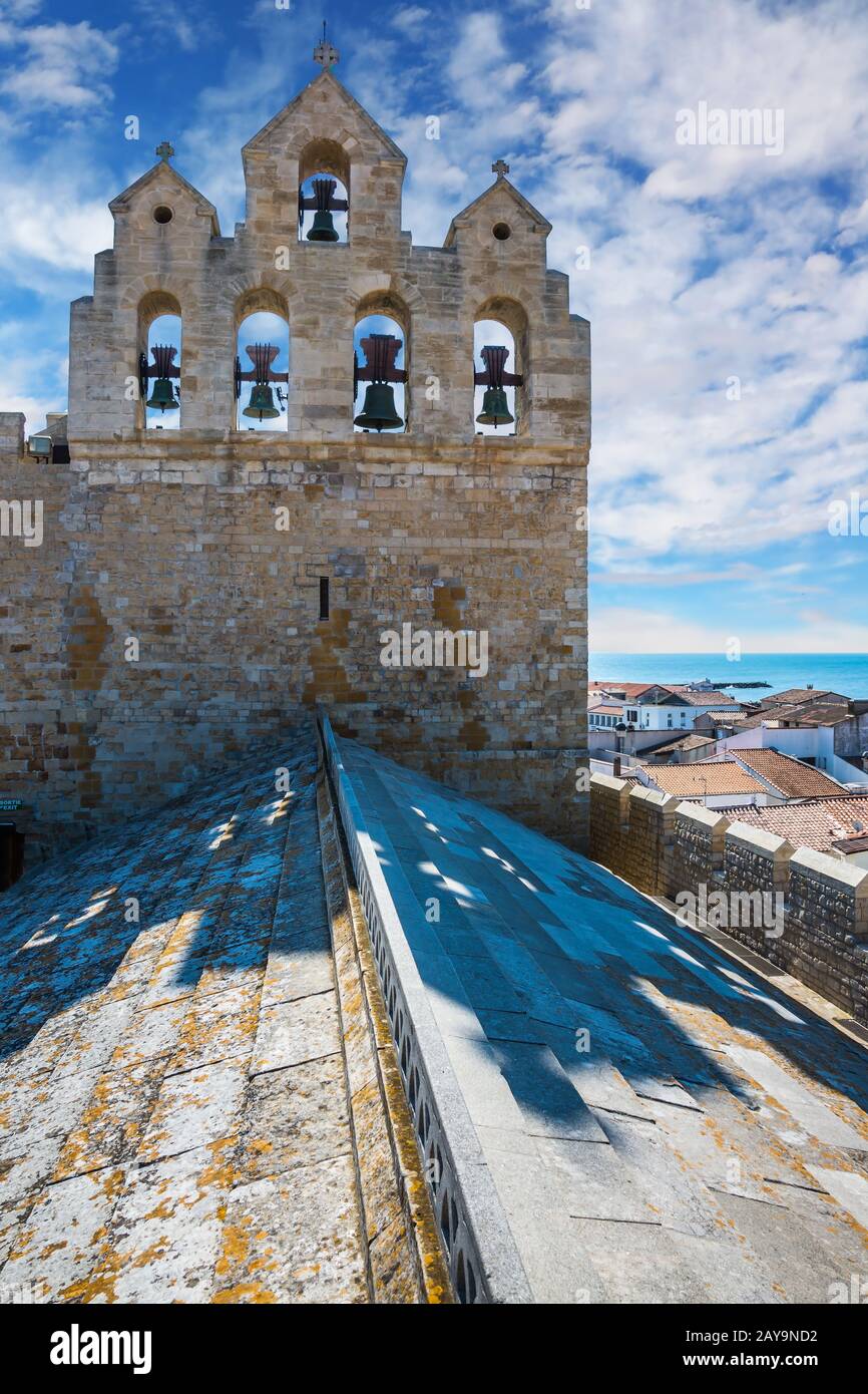 Toit conique Banque de photographies et d’images à haute résolution - Alamy