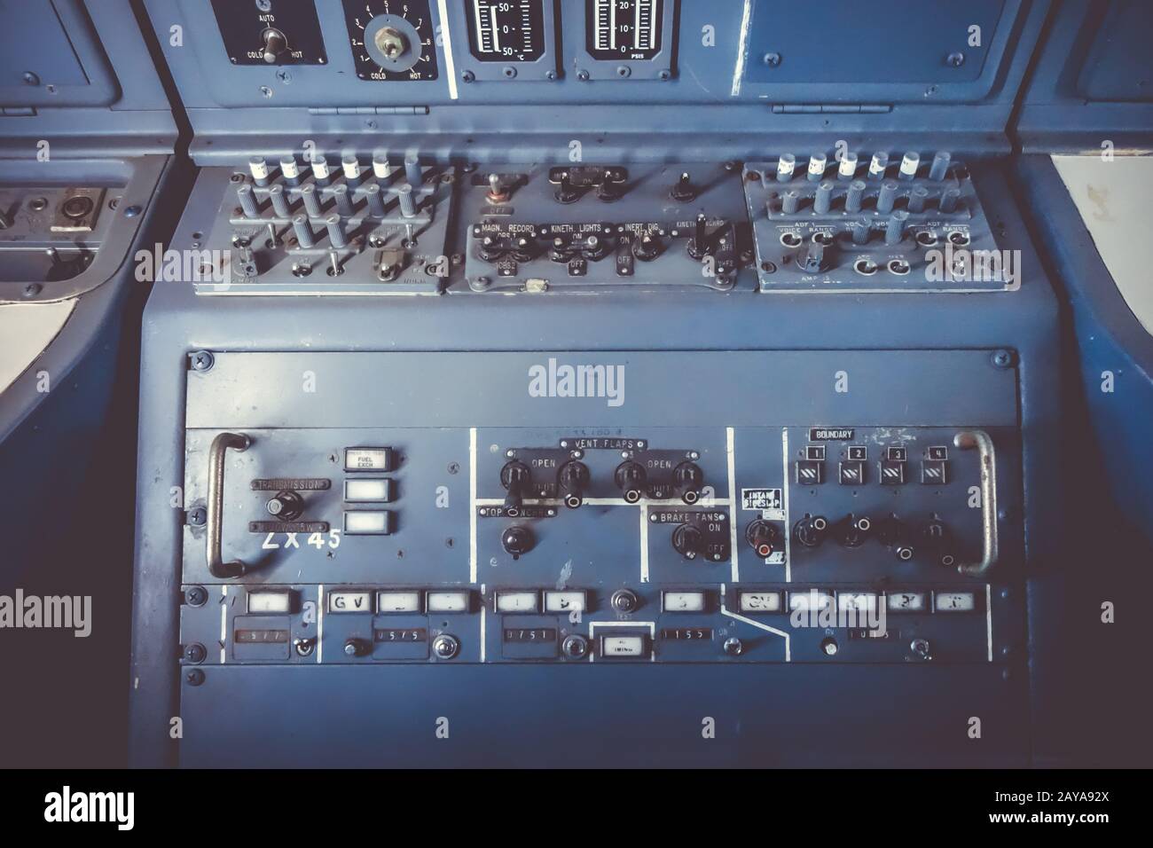 Vieux instruments de cockpit d'avion Banque de photographies et d ...