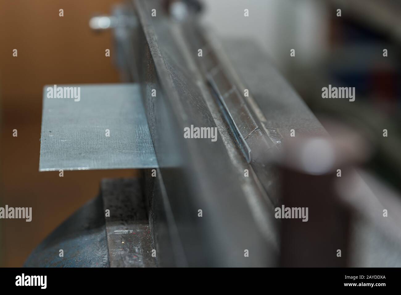 Blech falzen Banque de photographies et d’images à haute résolution - Alamy