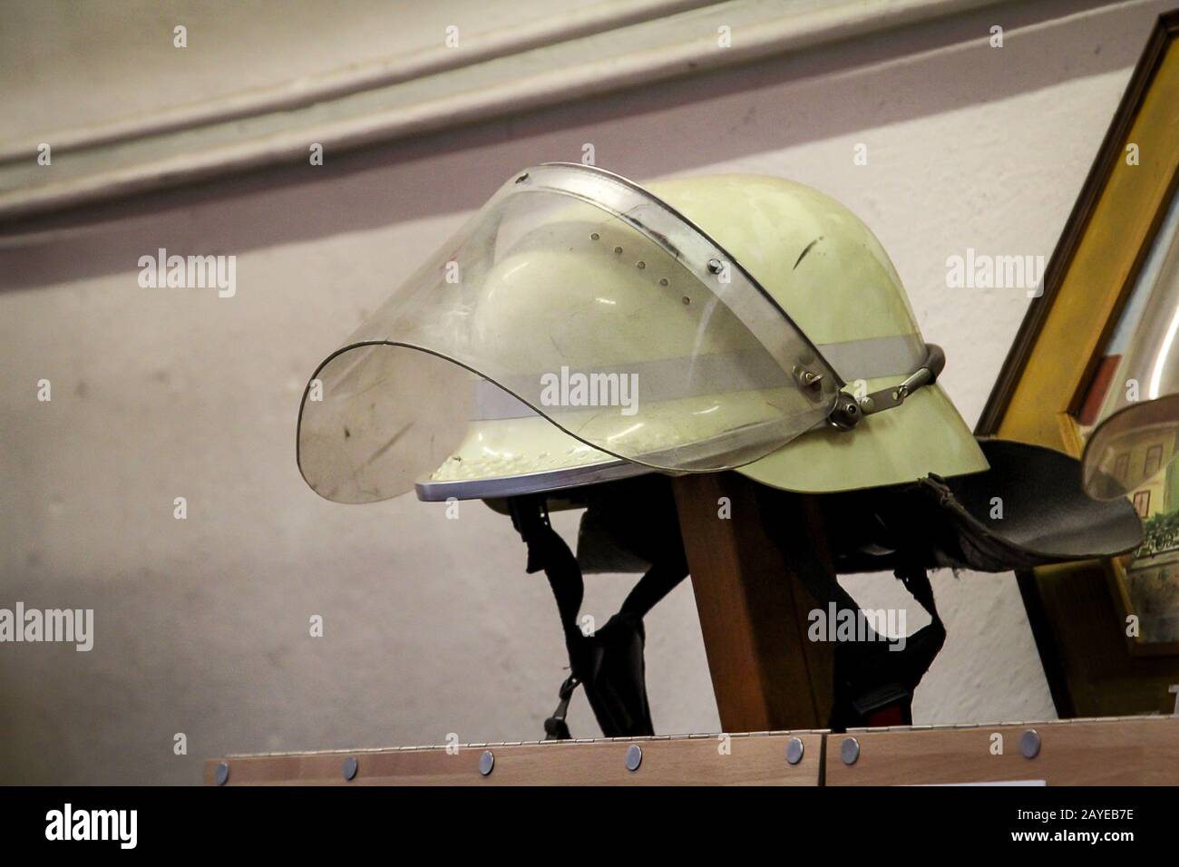 Casque pompiers Banque de photographies et d’images à haute résolution - Alamy
