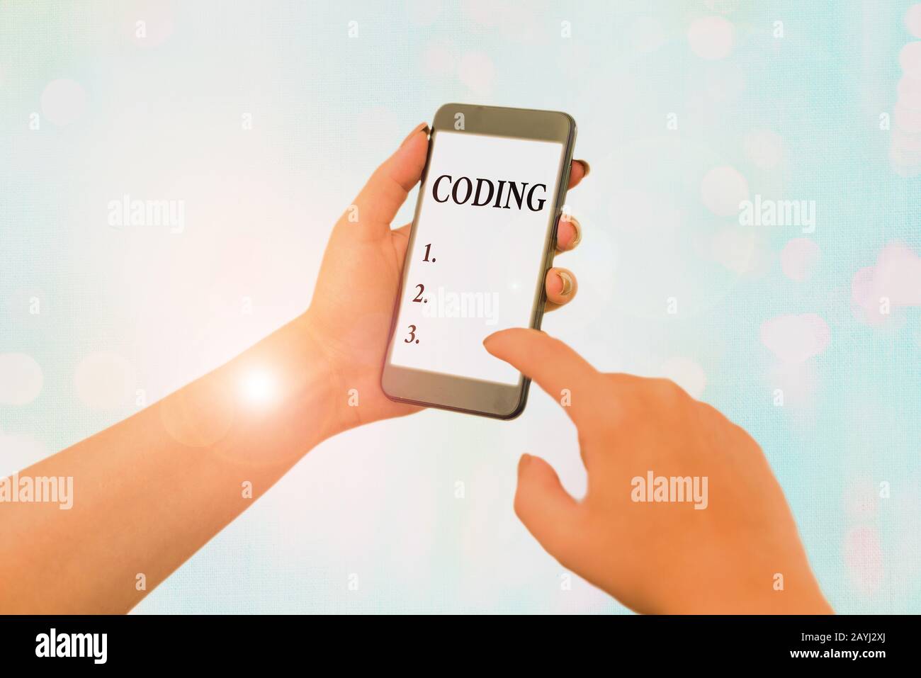 Écriture conceptuelle de la main montrant le codage. Concept ...