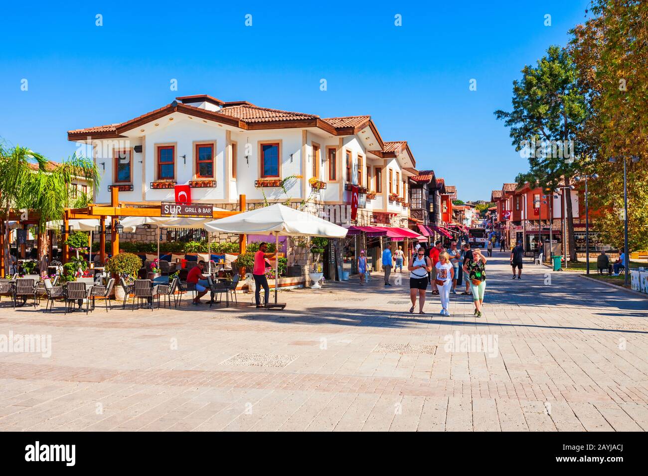 Side, TURQUIE - 07 NOVEMBRE 2019: Promenade dans Le Centre-ville De ...