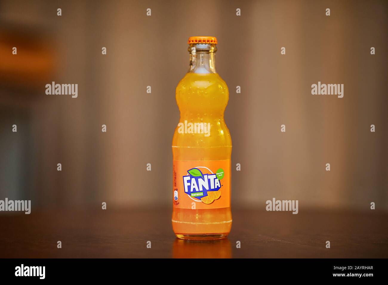 Bouteille de fanta Banque de photographies et d’images à haute ...