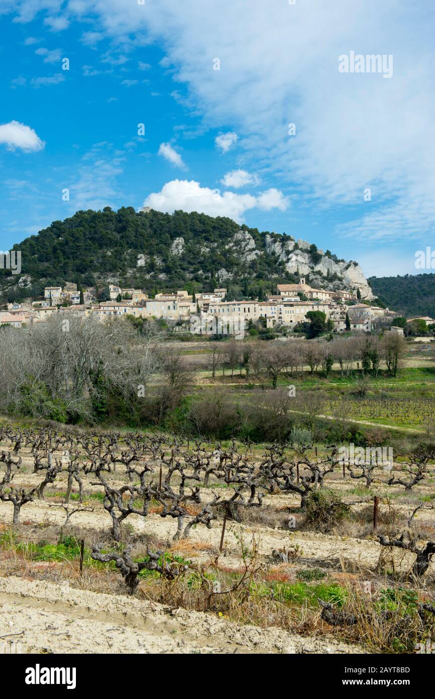 Seguret provence village vaucluse Banque de photographies et d’images à ...