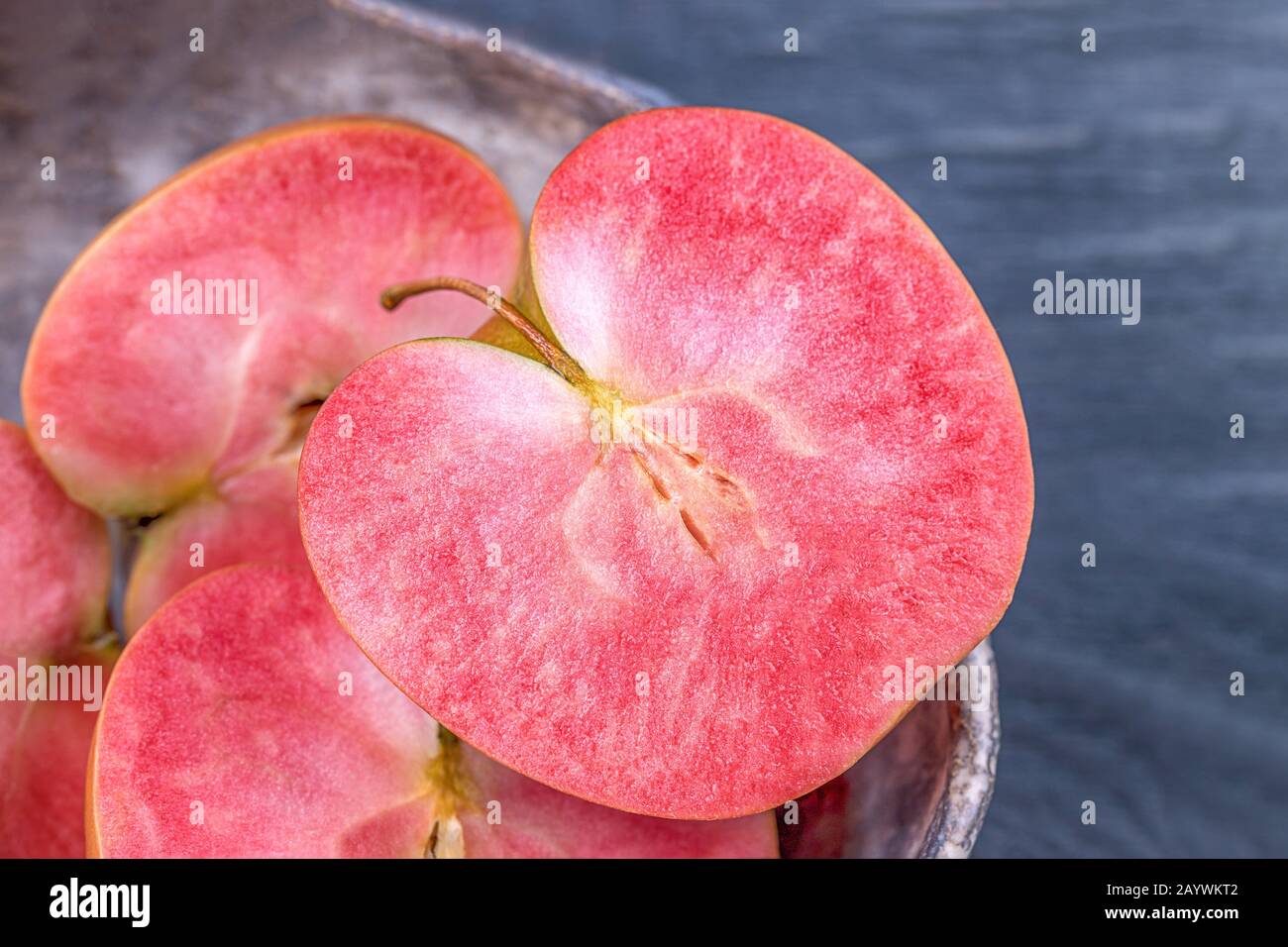 Pommes à chair rouge Banque de photographies et d’images à haute ...