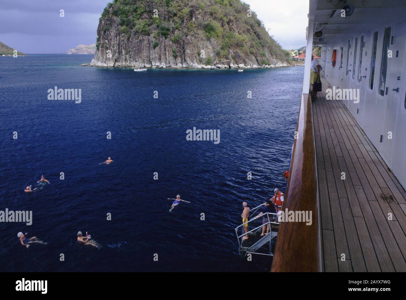 Bateau de croisière Americana (ancien Yorktown Clipper) à l'ancre avec ...