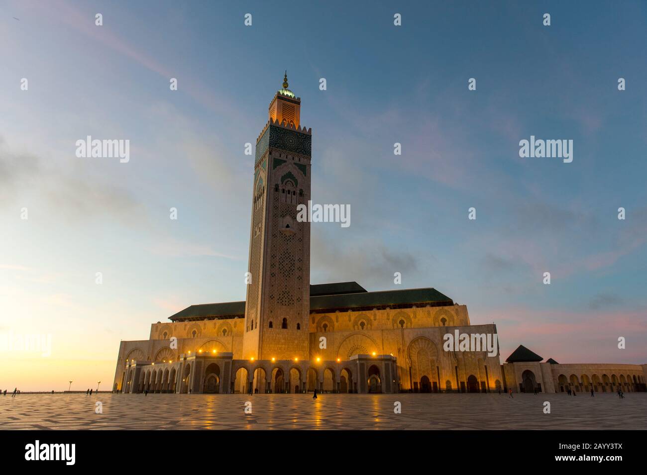 La plus grande mosquée du Maroc et de l'Afrique est la Mosquée Hassan ...