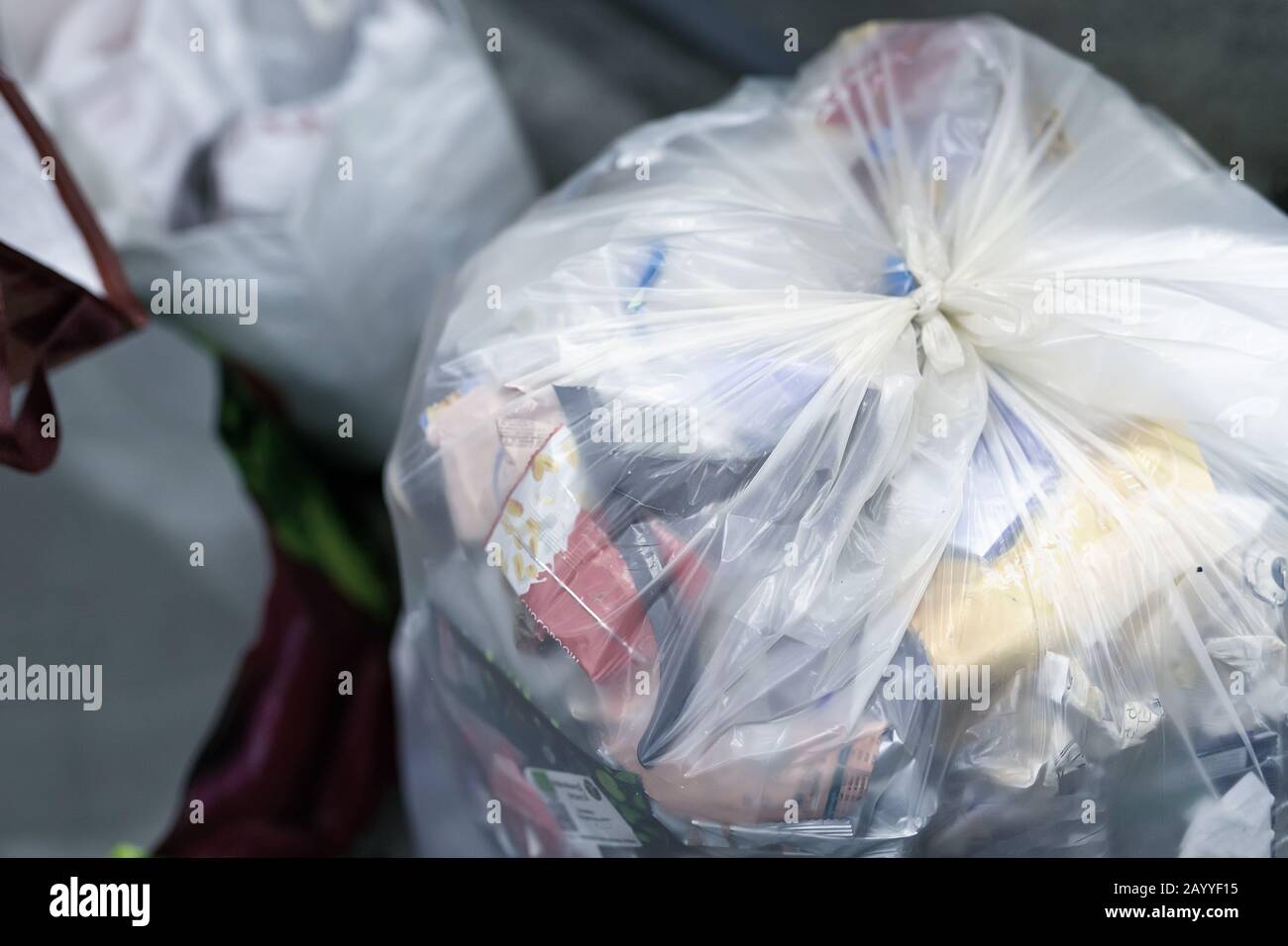 Sac de déchets entièrement en plastique entièrement attaché à fermeture ...