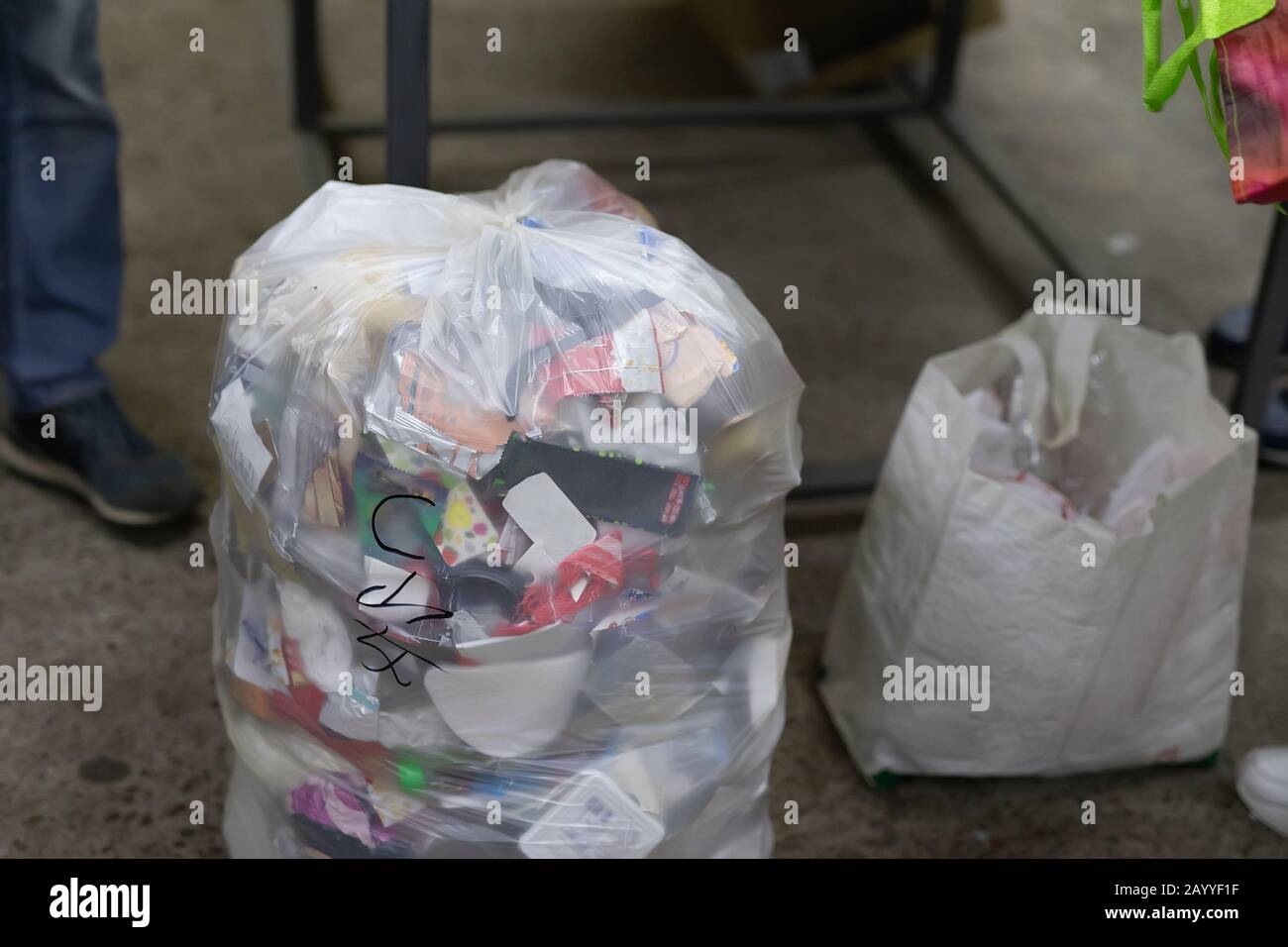 Sac de déchets entièrement en plastique entièrement attaché à fermeture ...