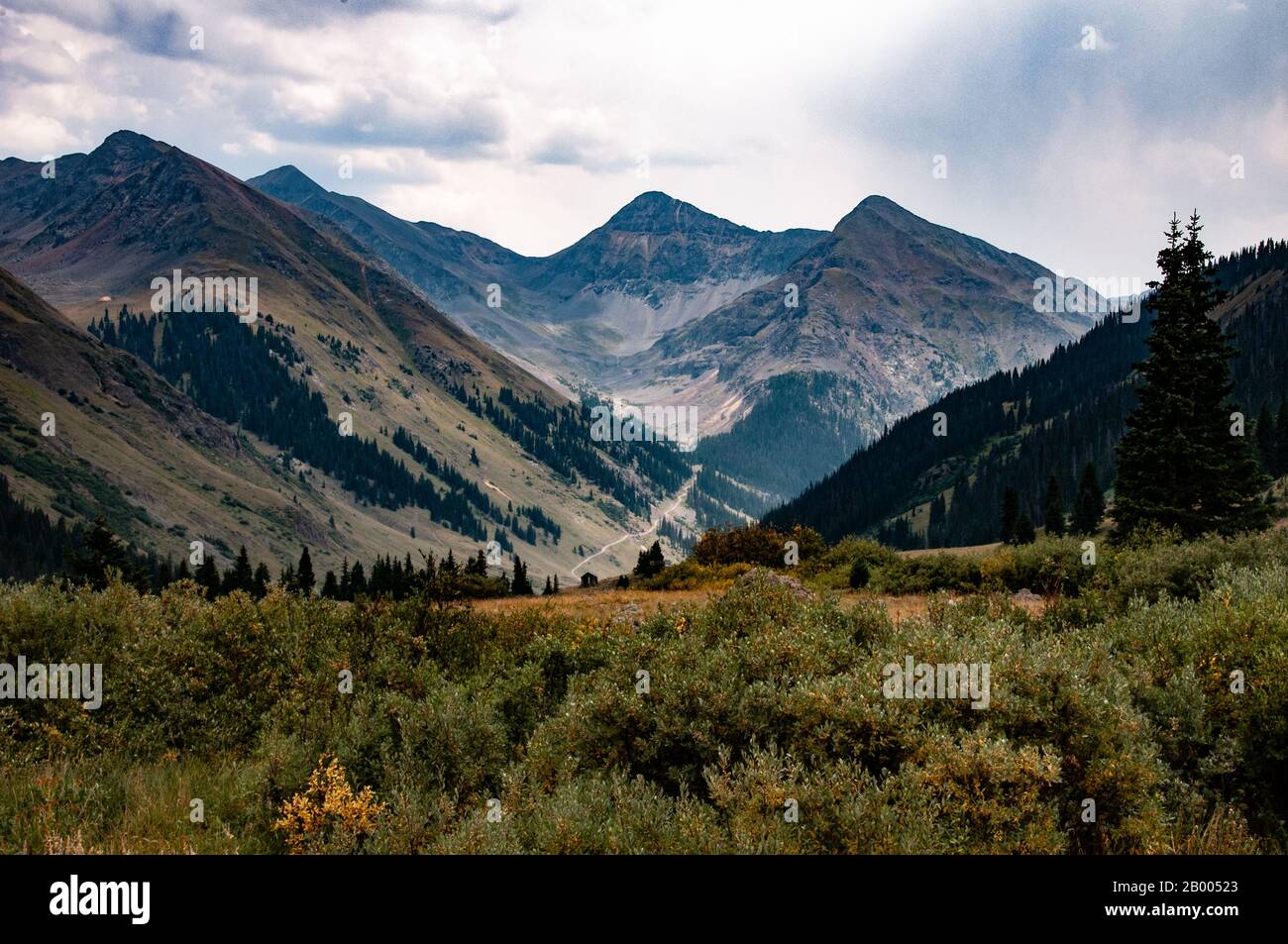 Cabine de mineurs de montagne rocheuse Banque de photographies et d ...