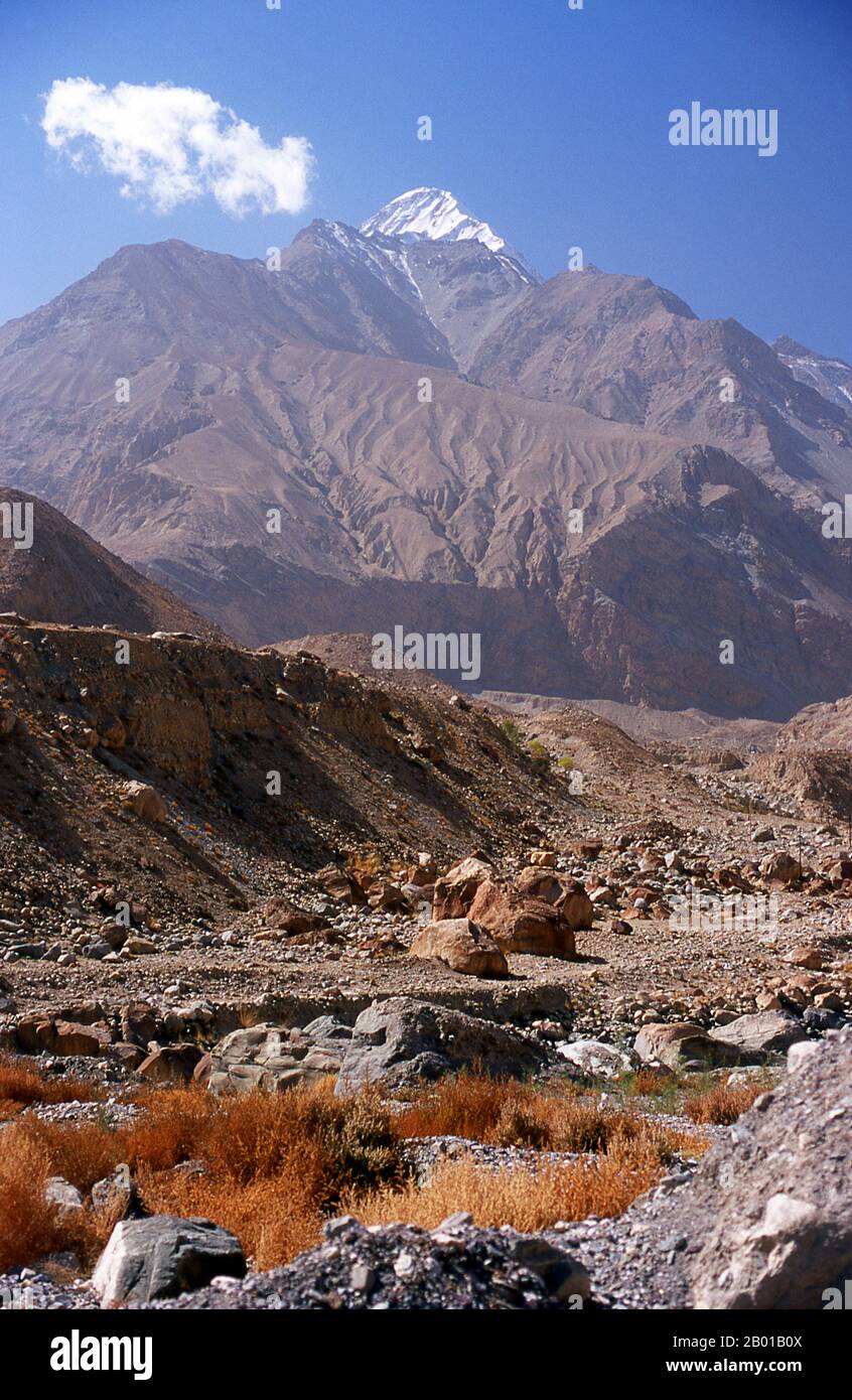Chine : route de Karakoram dans les montagnes de Pamir, Xinjiang. Les ...