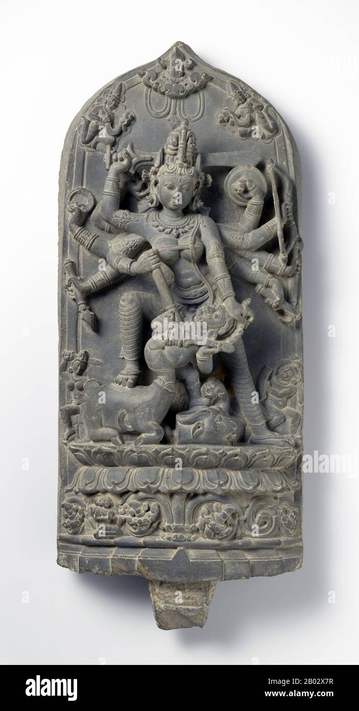 La Déesse Durga, luttant contre Mahishasura, le buffle-démon ...
