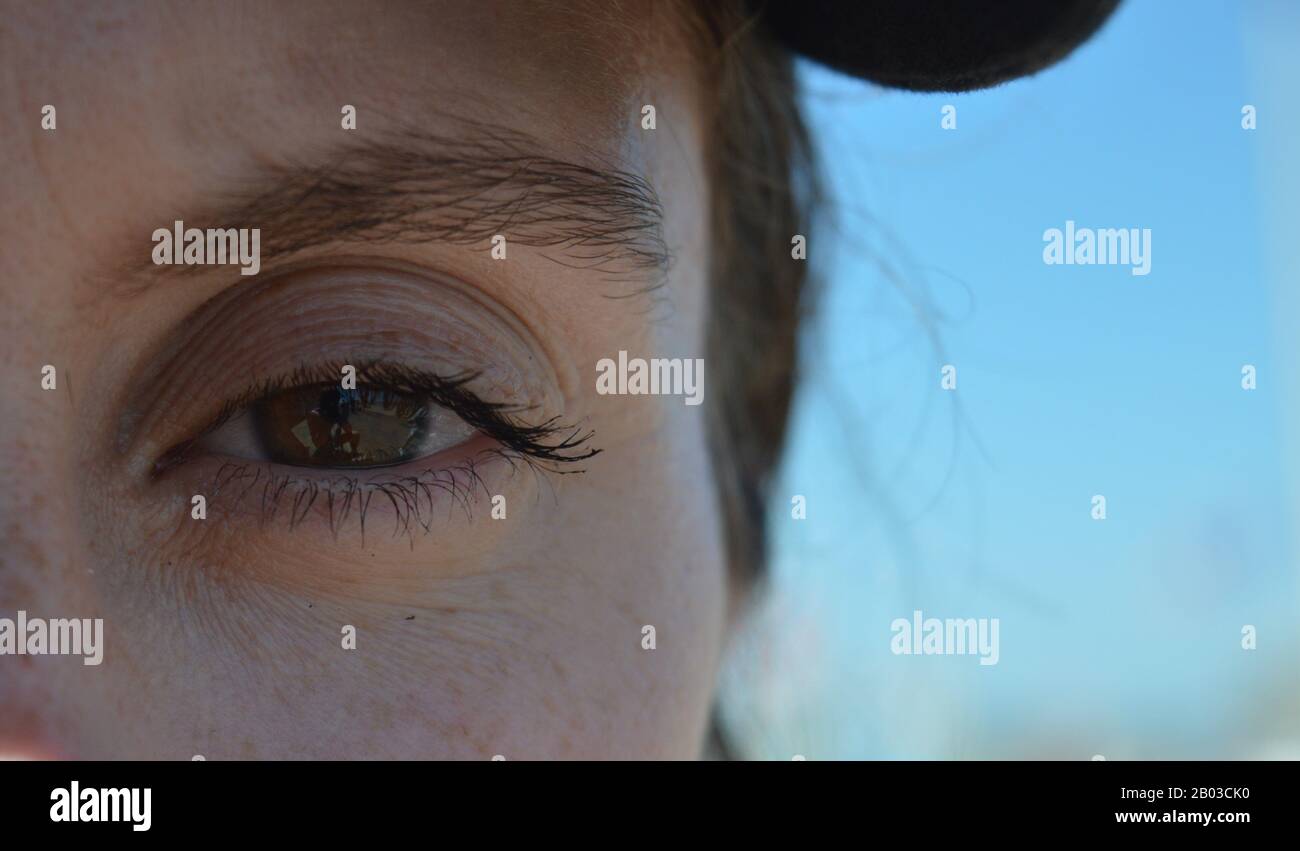 Squint eyes Banque de photographies et d’images à haute résolution - Alamy