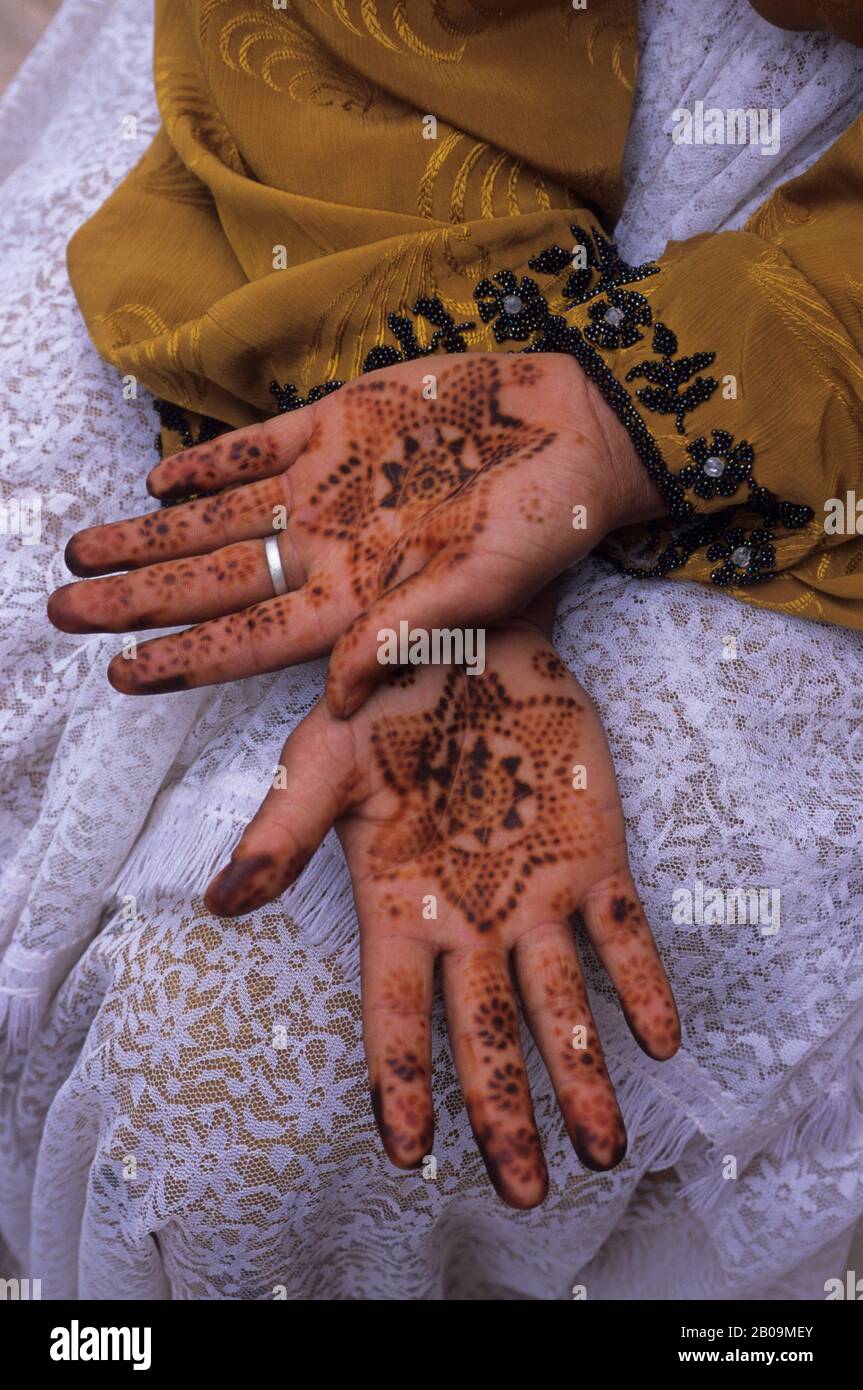 Mains henné maroc Banque de photographies et d’images à haute ...