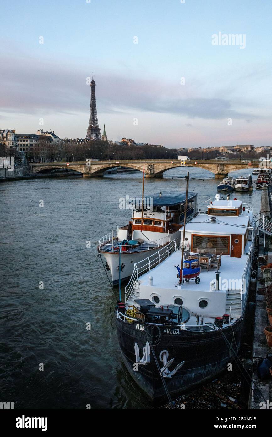 Bateaux mouches bateaux mouches Banque de photographies et d’images à ...
