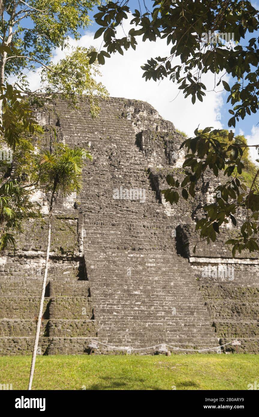 Guatemala, Parc national de Tikal, Mundo Perdido, Lost World Pyramid ...