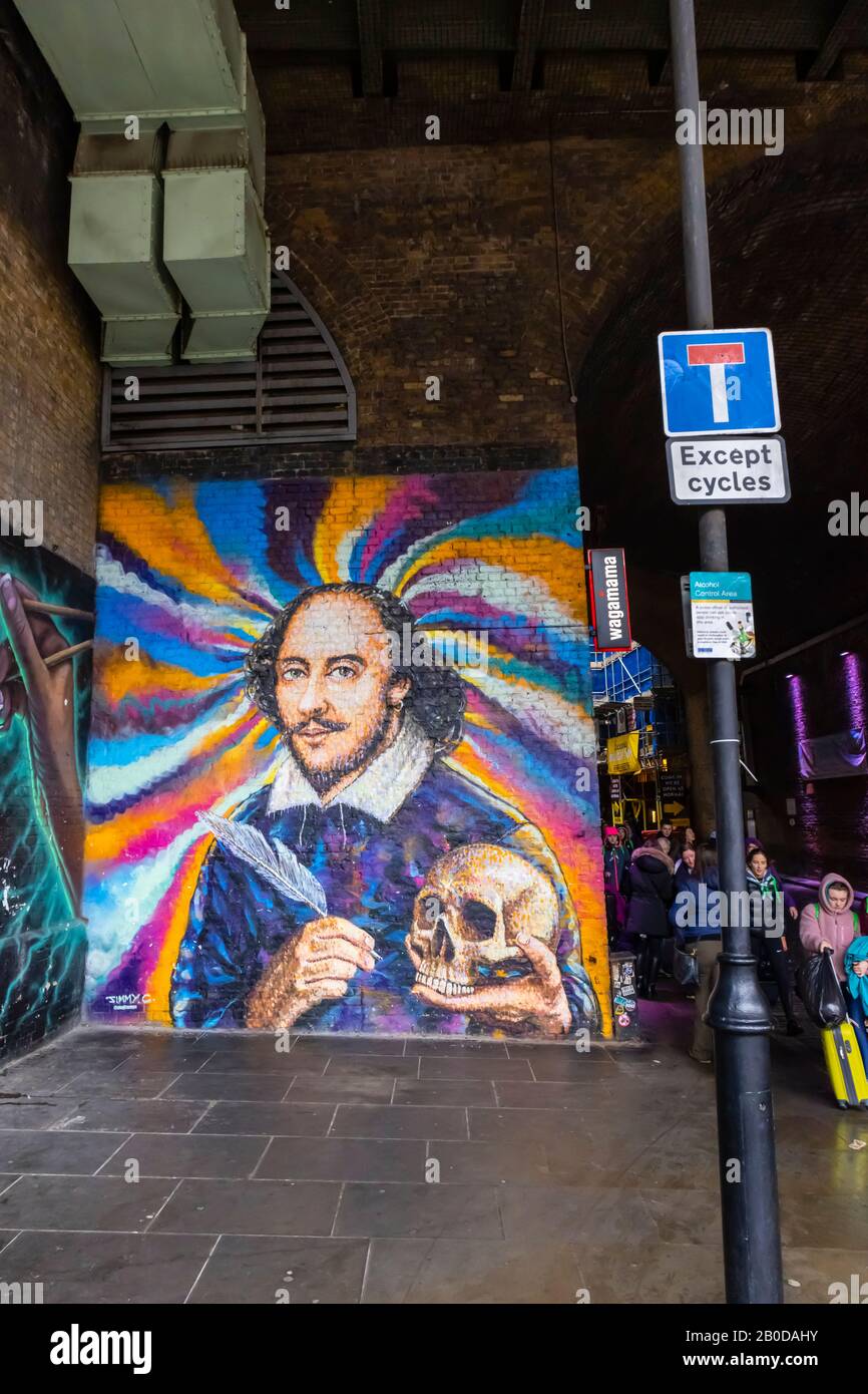 Fresque de William Shakespeare dans une pose de Hamlet peinte sur un ...