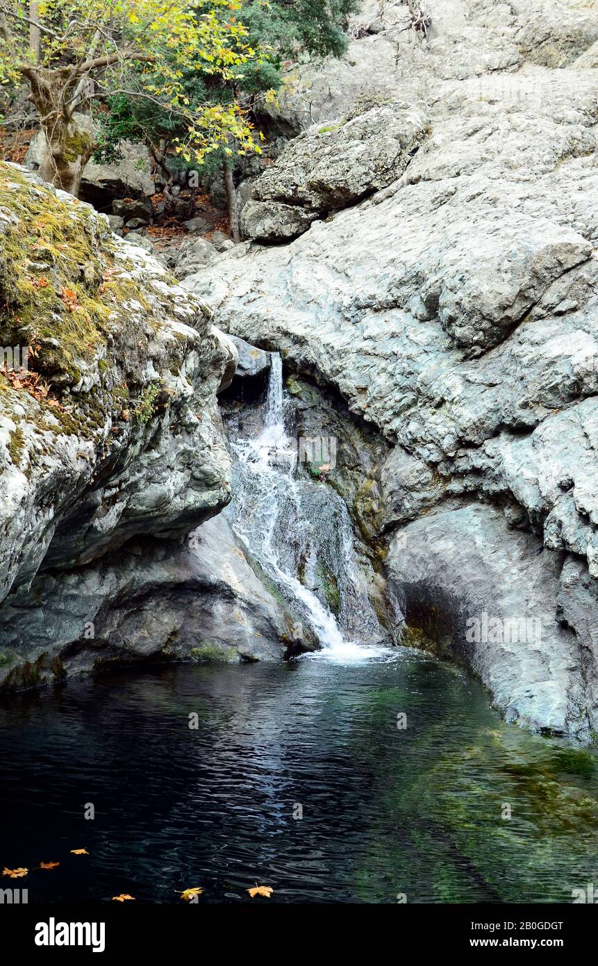 Samothrace greece waterfall Banque de photographies et d’images à haute ...