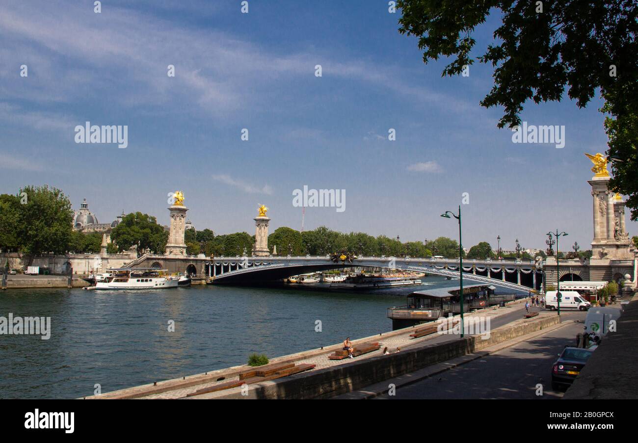 Statues de pont alexandre iii Banque de photographies et d’images à ...