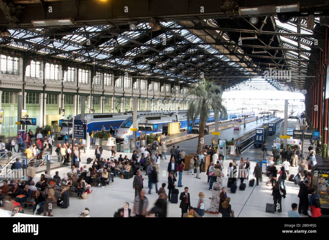 Intérieur de la gare de lyon Banque de photographies et d’images à ...