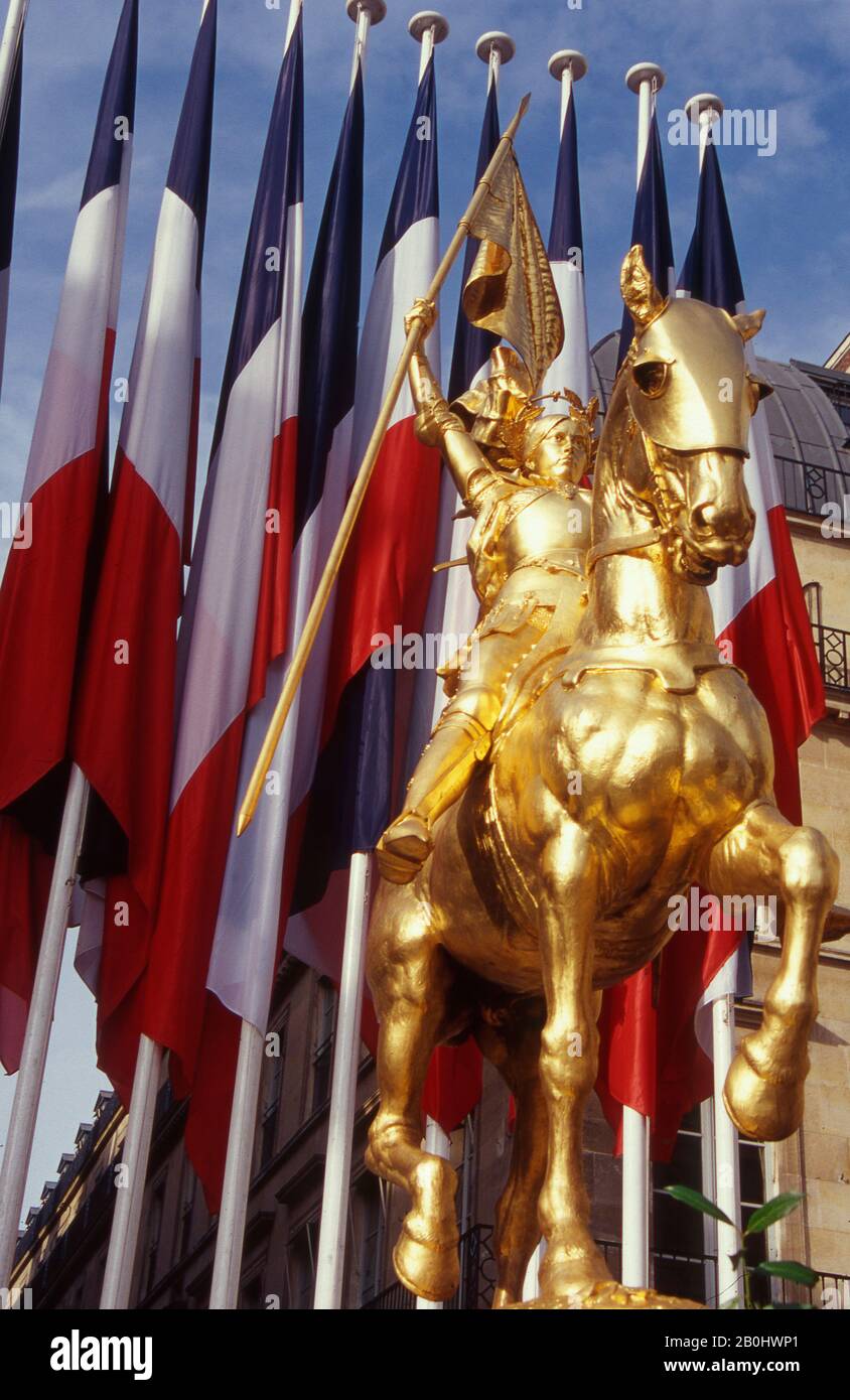 Statues De Jeanne Darc
