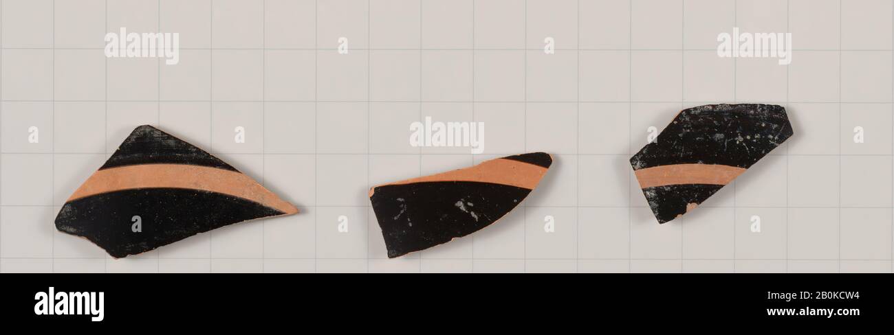 Fragments de terre cuite de kyaime (tasses à boire), grec, Attique ...