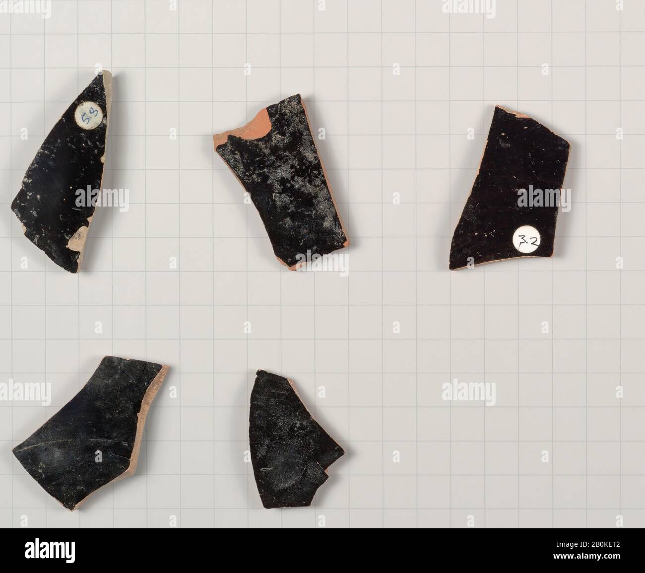 Fragments de terre cuite de kyaime (tasses à boire), grec, Attique ...
