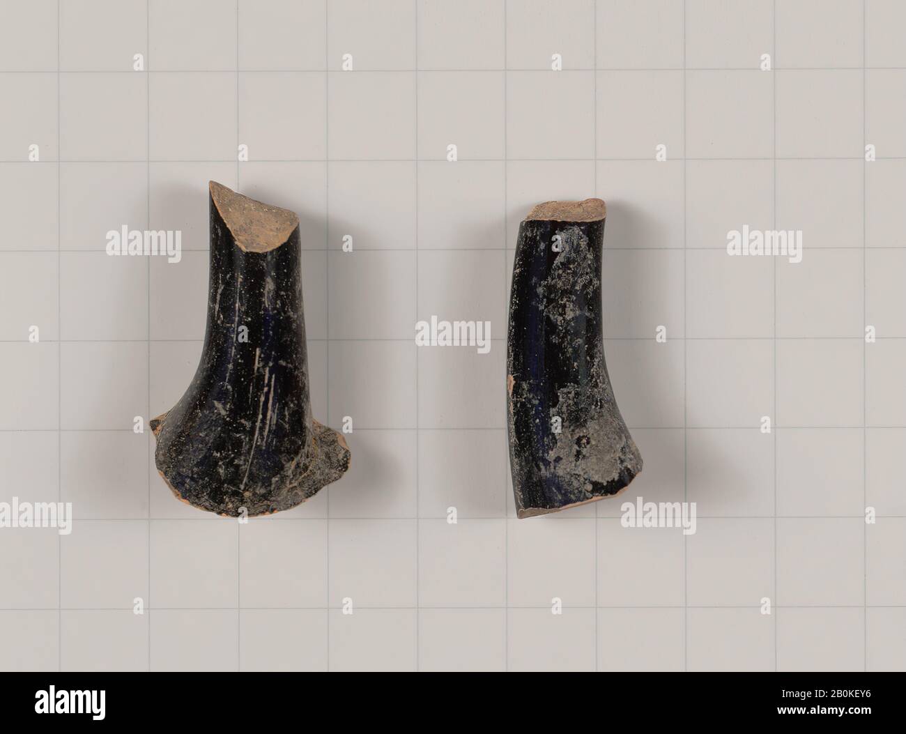 Fragments de terre cuite de kyaime (tasses à boire), grec, Attique ...