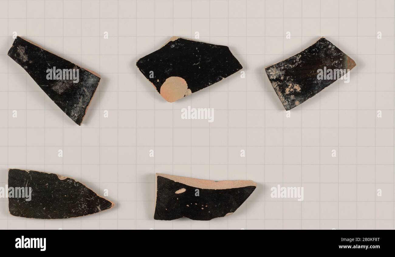 Fragments de terre cuite de kyaime (tasses à boire), grec, Attique ...