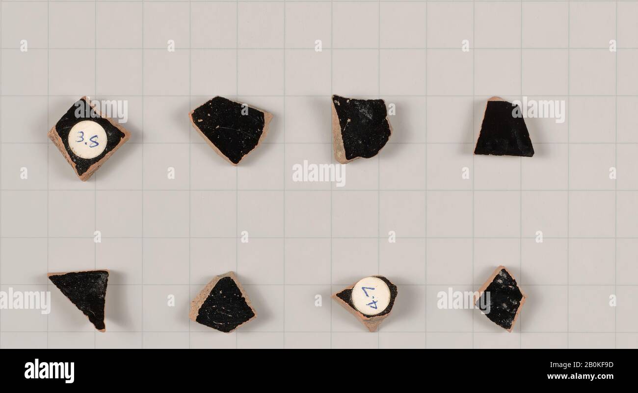 Fragments de terre cuite de kyaime (tasses à boire), grec, Attique ...
