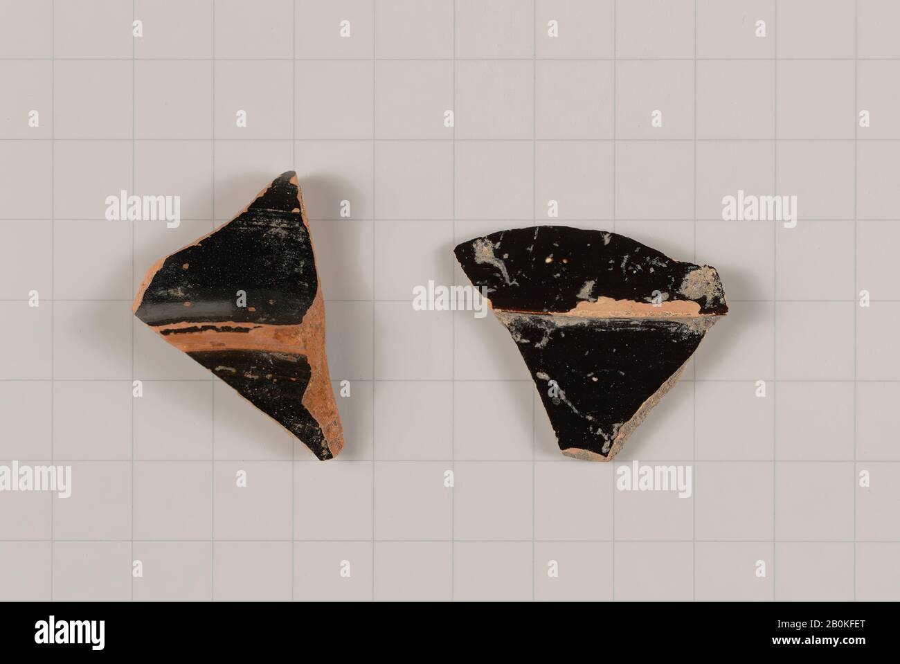 Fragments de terre cuite de kyaime (tasses à boire), grec, Attique ...