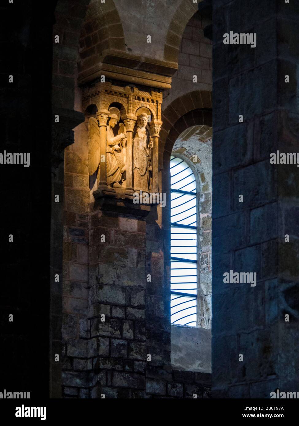 Vitrail de Pierre Soulages, église abbatiale Sainte Foy dans l'ancien ...