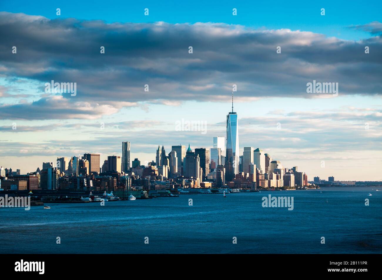 Skyline de manhattan avec le centre commercial mondial Banque de ...
