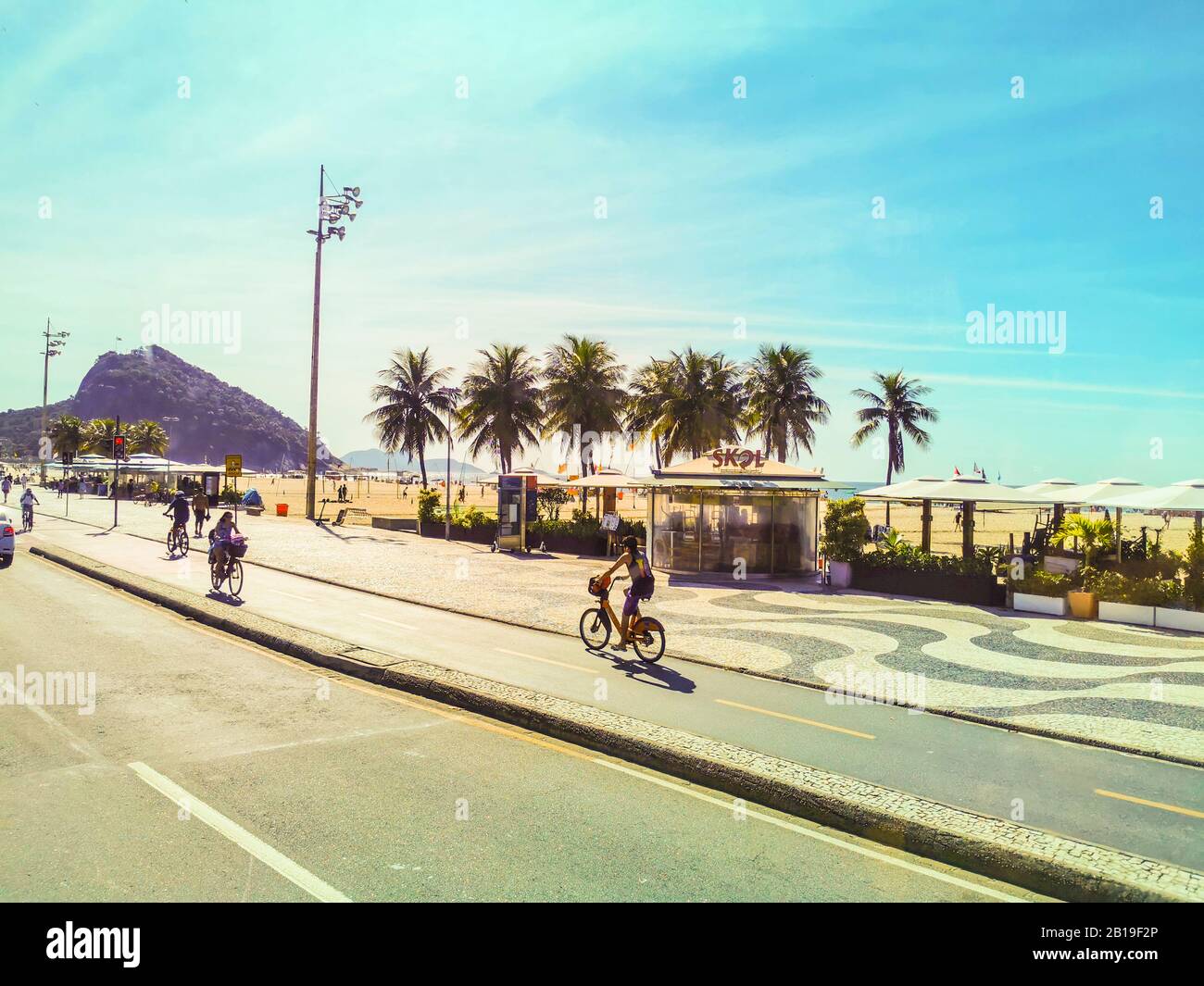 Beach promenade copacabana beach rio Banque de photographies et d ...