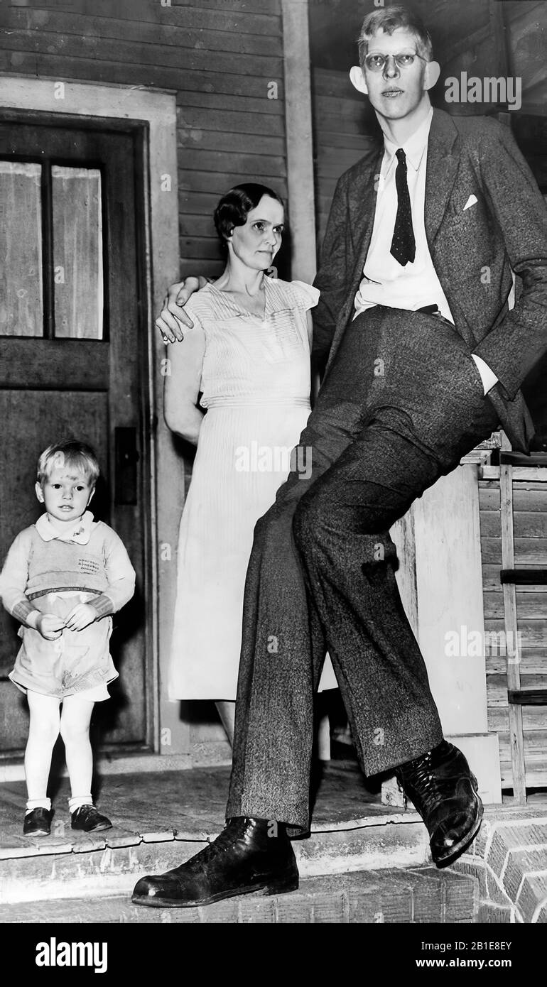 Robert Wadlow, 'le géant de l'Illinois.' Ayant atteint une hauteur de 8 ...