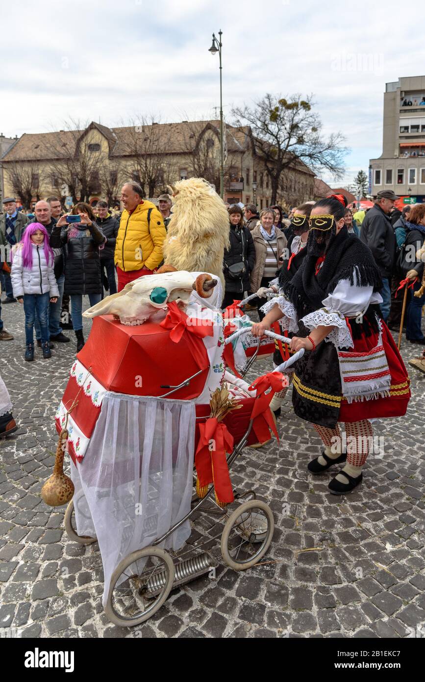 Une femme avec costume traditionnel Banque de photographies et d’images ...
