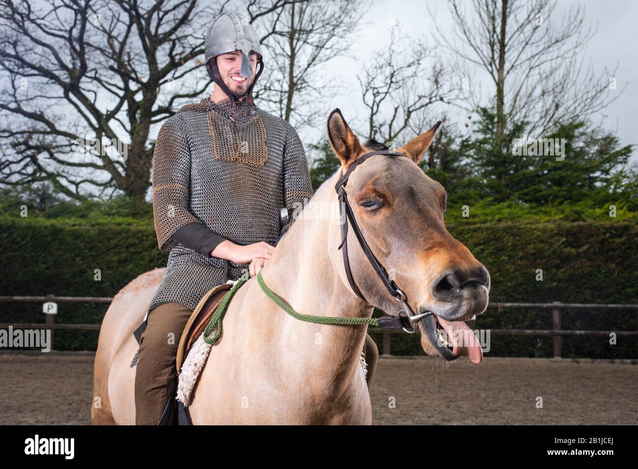 Chevalier et son cheval Photo Stock - Alamy